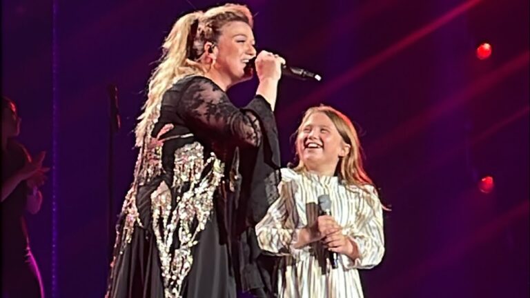 Kelly Clarkson & 9-Year-Old Daughter River Rose Are Adorable Singing ...