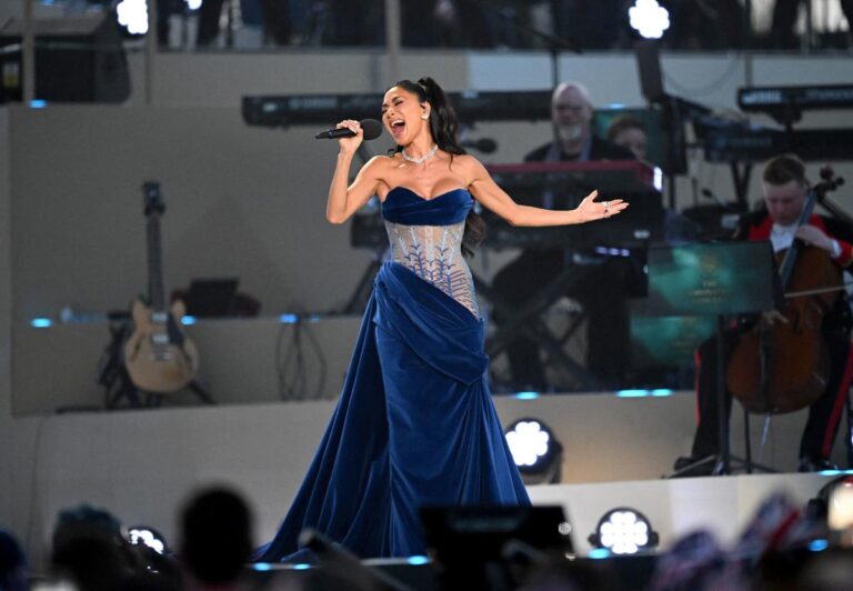 Nicole Scherzinger Sings Disney’s Mulan “Reflection” Live