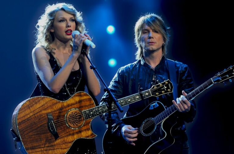 Taylor Swift and John Rzeznik Delivers a Breathtaking Live Rendition of ...