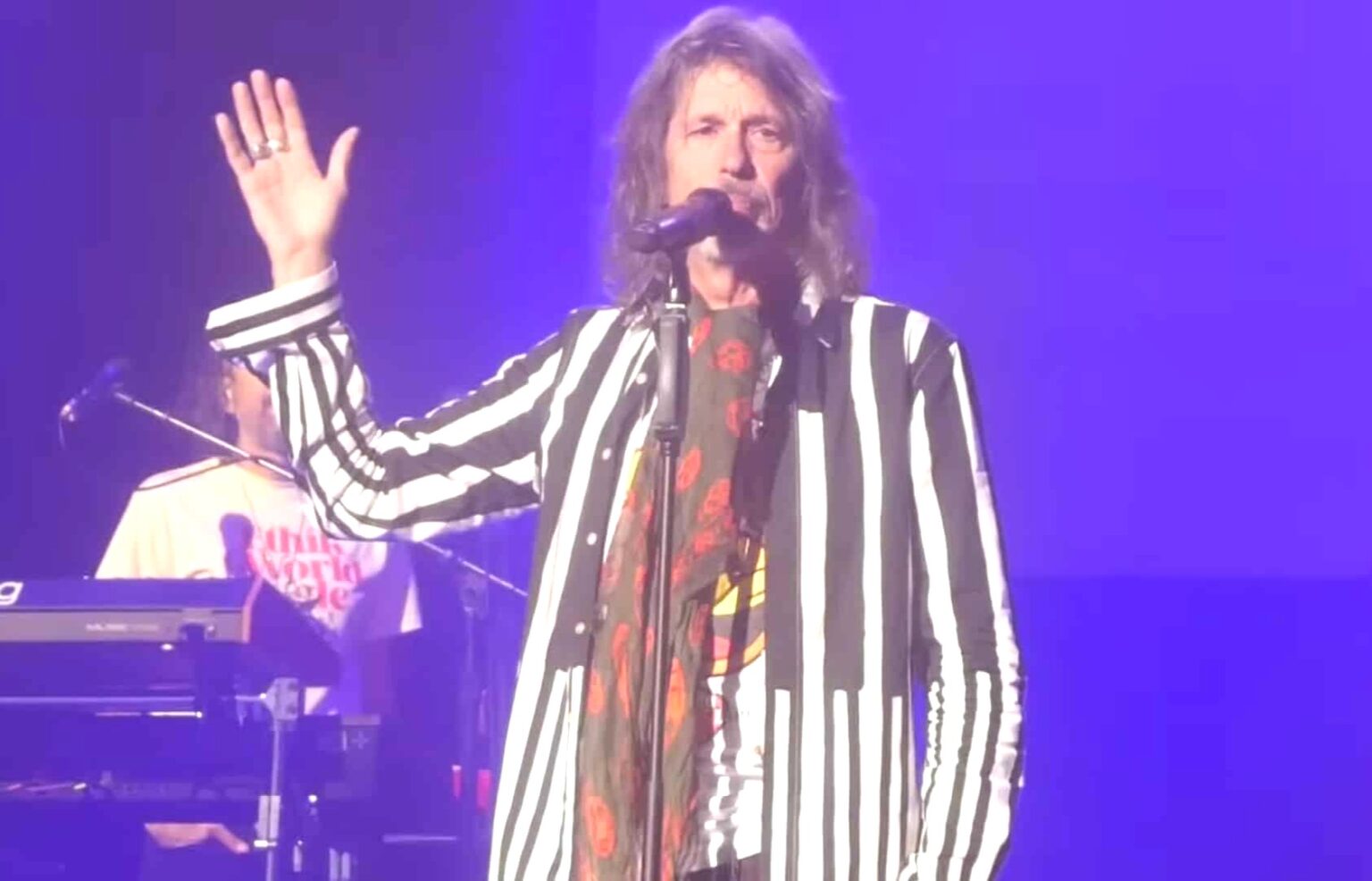 Kelly Hansen’s Heartfelt Farewell and Electrifying “I Want to Know What ...