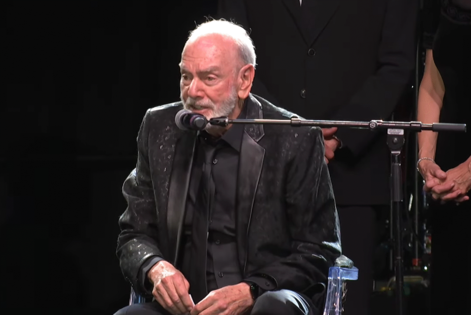 Neil Diamond Honored with Inspirational Lifetime Achievement Award at ...