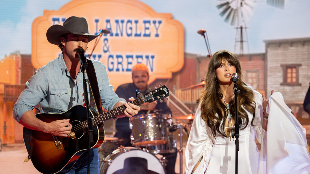 “Ella Langley Addresses Viral Riley Green ‘Wink’ Moment”
